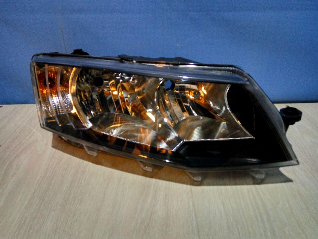 Фара правая Skoda Octavia 3 A7 (2013-2020) цена 7500 руб. 5E1941016 ...