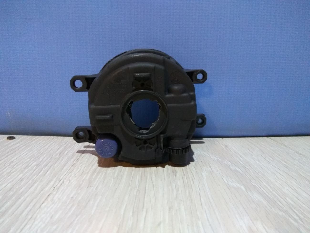 Фара противотуманная левая Toyota Camry 7 XV50 (2011-2018) цена 550 руб ...