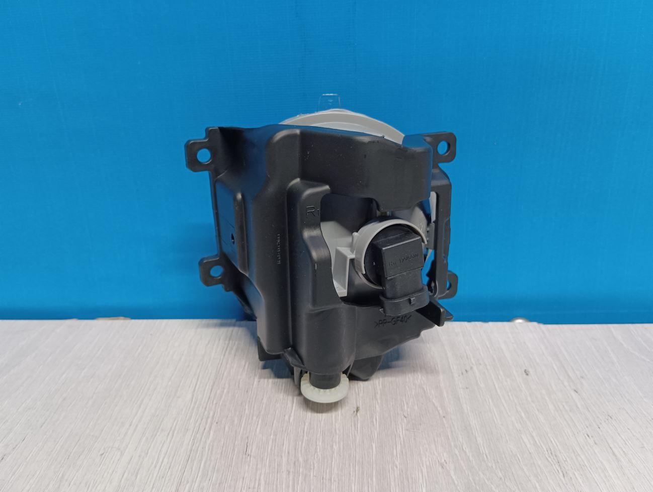 Фара противотуманная правая Toyota RAV4 4 CA40 (2012-2019) цена 500 руб ...