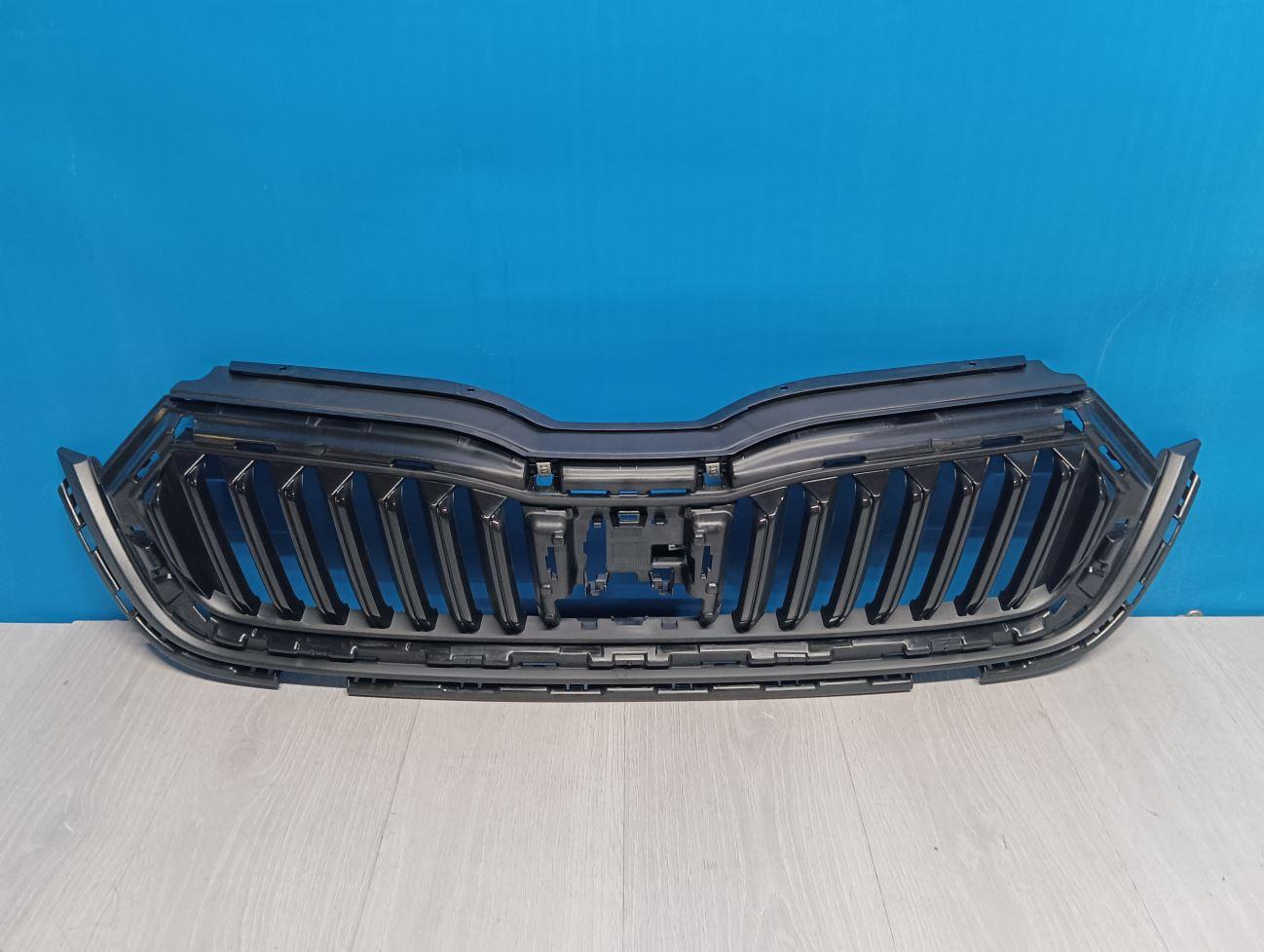 Решетка радиатора Skoda Octavia 4 A8 (2020-нв) цена 3800 руб ...