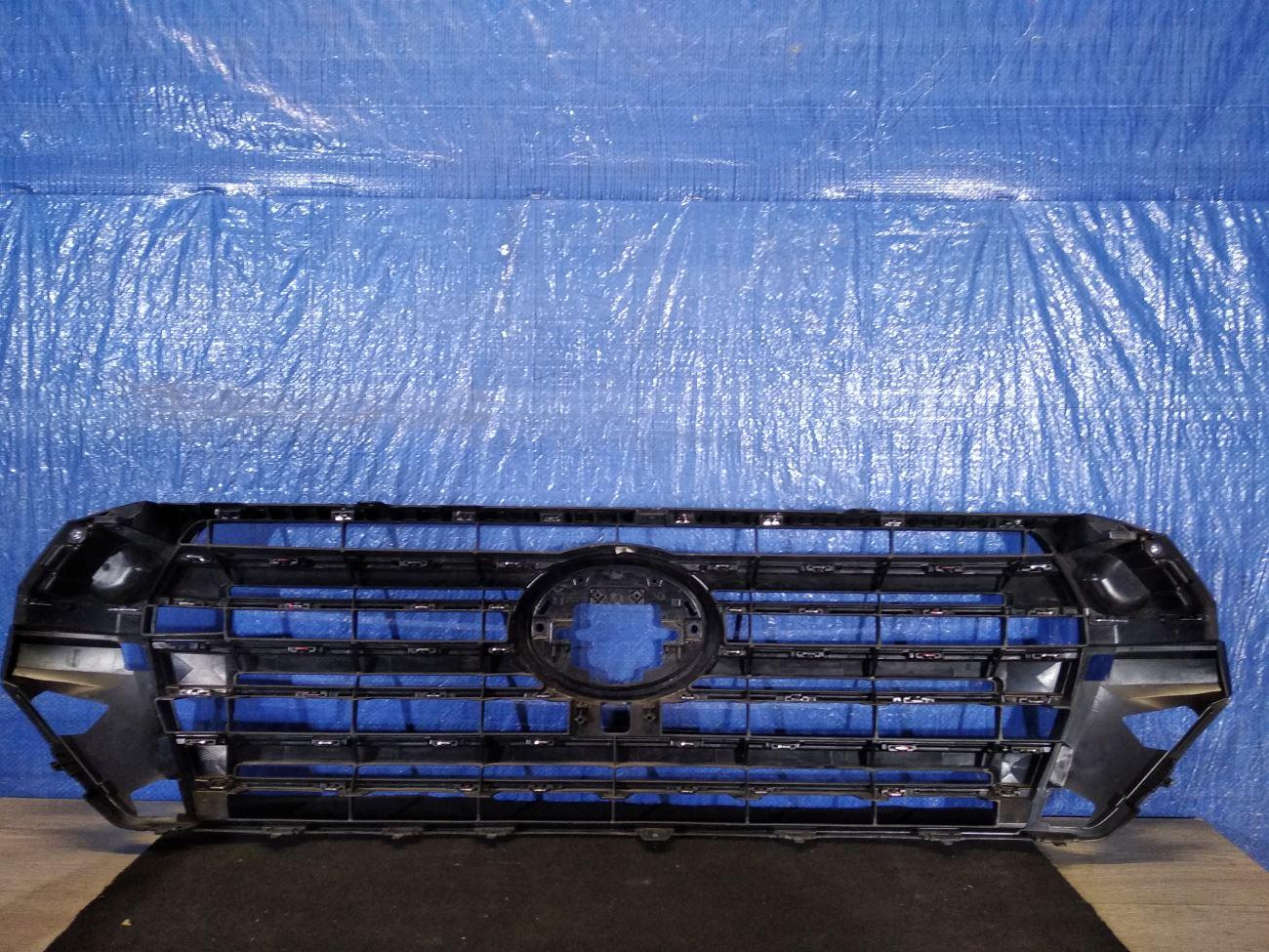 Решетка радиатора Toyota Land Cruiser 200 (2007-нв) цена 20800 руб ...
