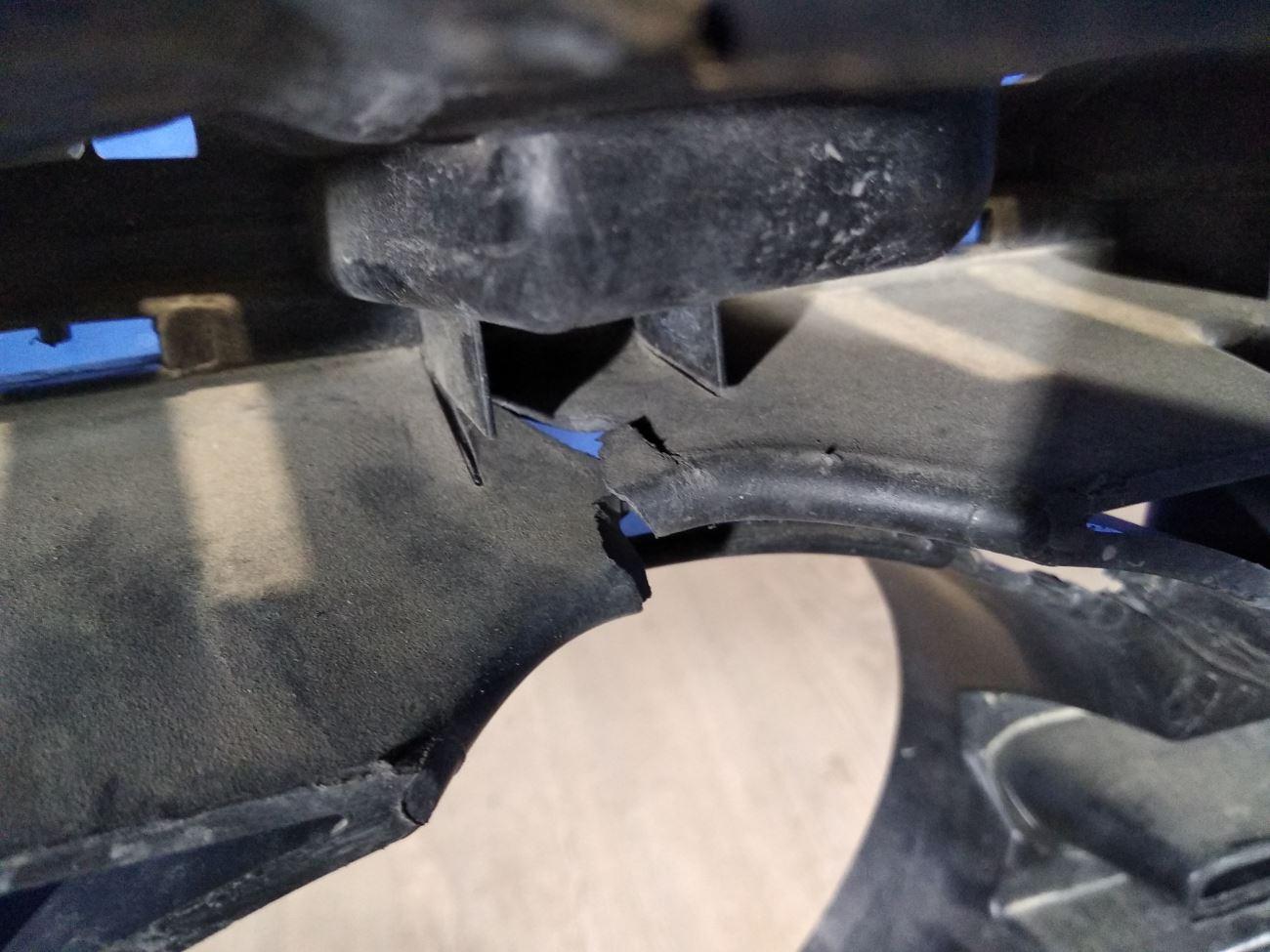 Решетка радиатора Mercedes-Benz E-Class W213 (2016-2020) цена 1500 руб ...